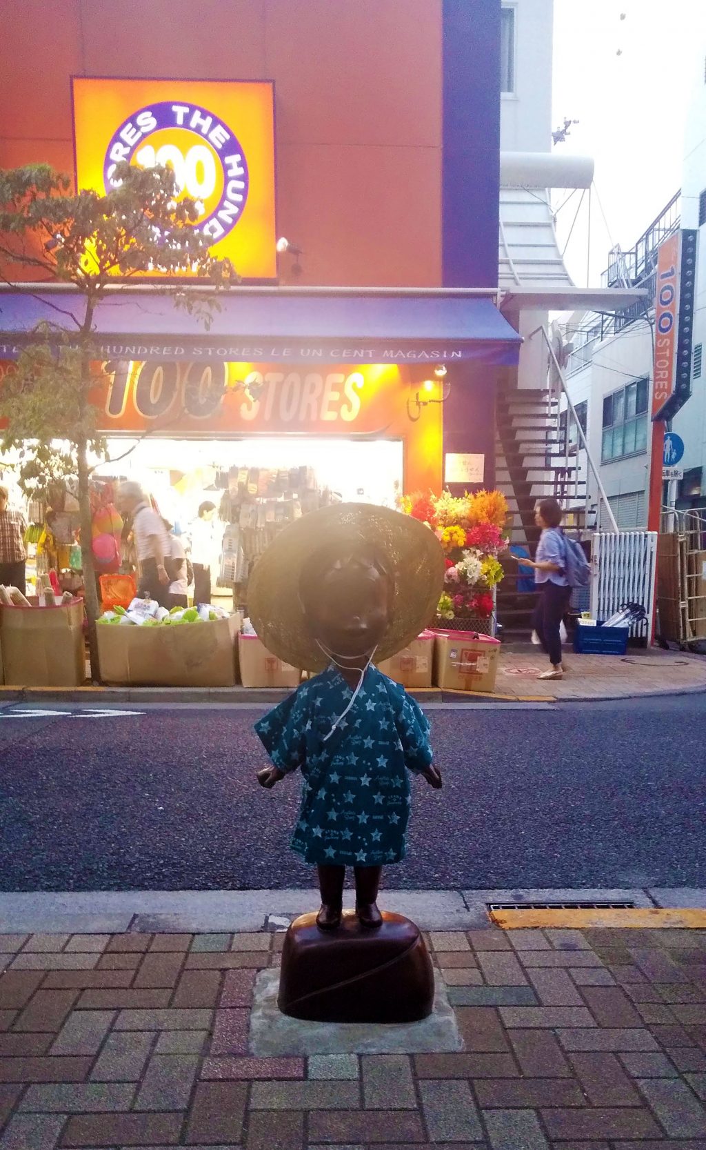 Kobo Chan - Una estatua escondida en Shinjuku.
