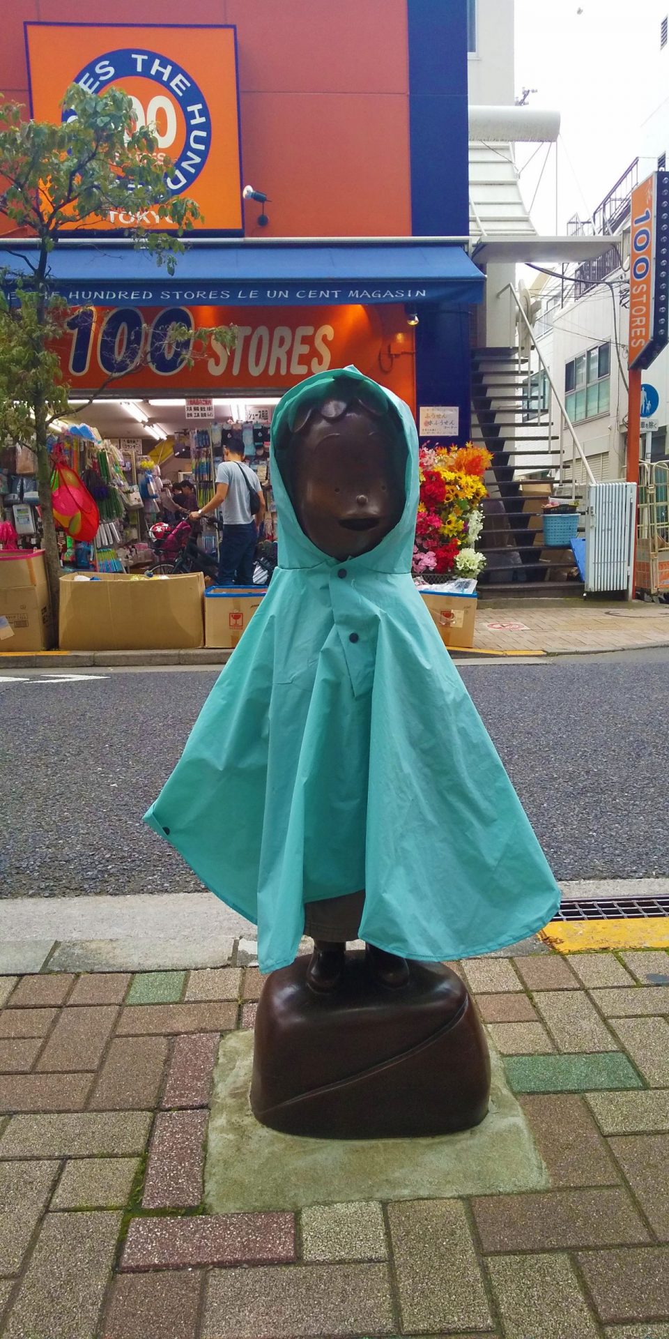 Kobo Chan - Una estatua escondida en Shinjuku.