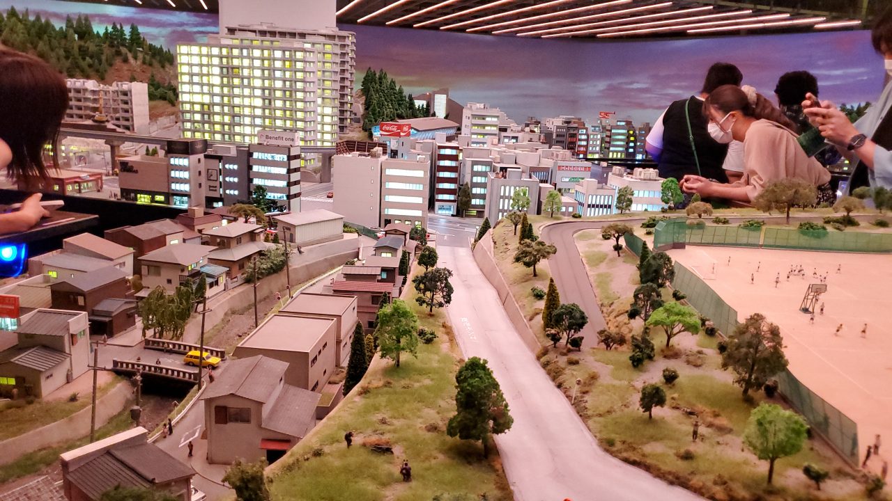 SMALL WORLDS Tokyo: Descubre el museo de miniaturas más grande de Japón ...
